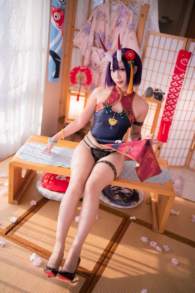 Money冷冷 – 酒吞高腰旗袍 [66P1V-5.17GB] – 鹿奈次元