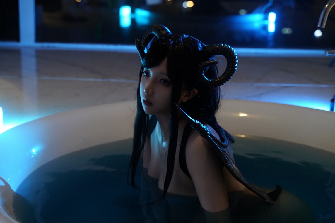 小和甜酒 – 浴缸三套合集（恶魔 虎鲸 小狗） [80P-915MB] – 鹿奈次元